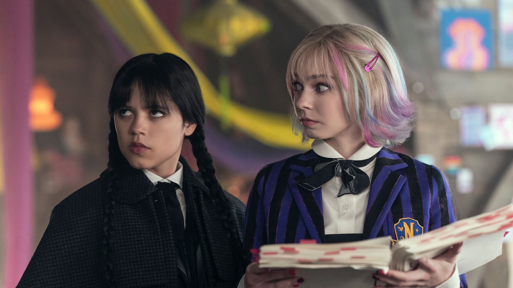 Kein Sommercamp für Wednesday: So verbringen die Addams-Kids im Netflix ...