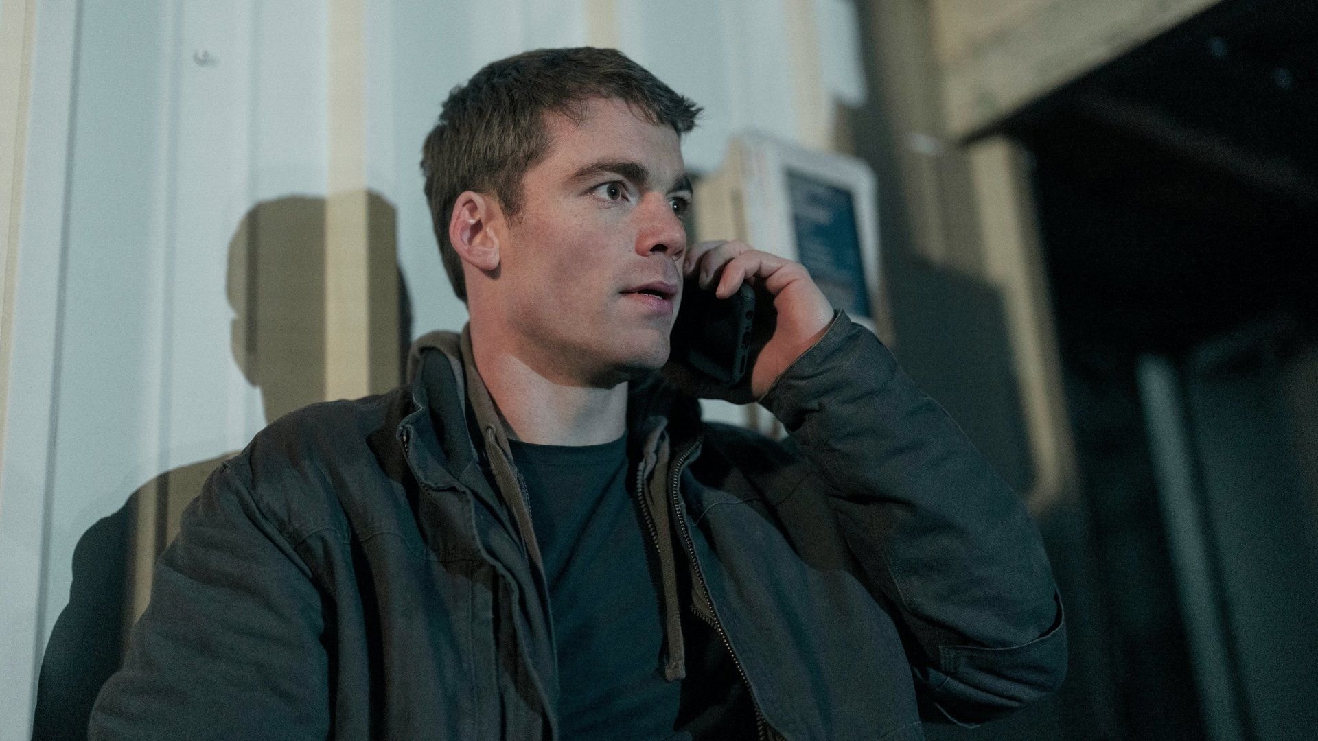 „The Night Agent“ Staffel 2 auf Netflix: Neue Mission für Peter ...