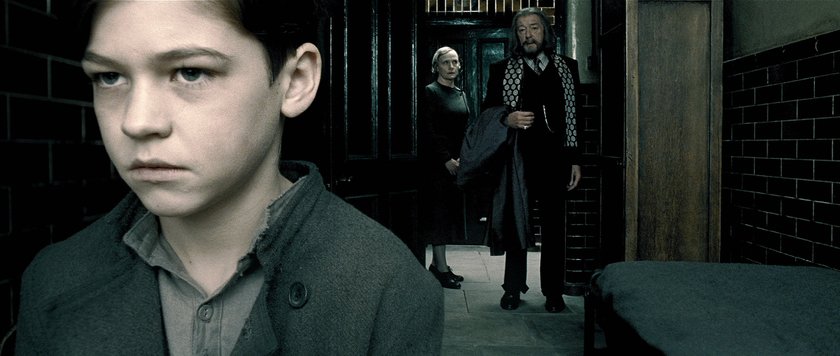 Hero Fiennes Tiffin: So anders sah der „Young Sherlock“-Star 17 Jahre ...
