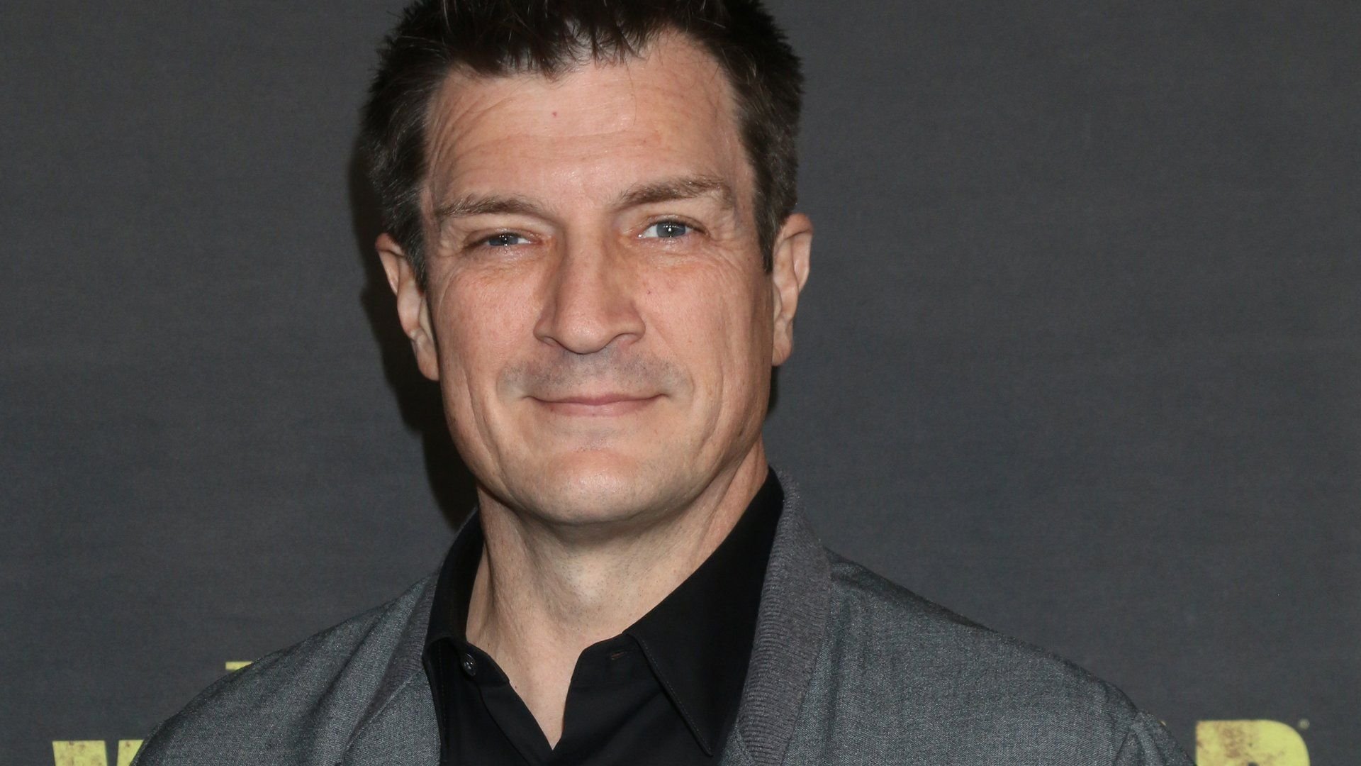 30 Jahre vor „The Rookie“: So anders sah Nathan Fillion vor seiner ...