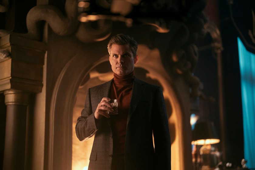 Gideon aus "Wednesday" wurde 28 Jahre vor der Netflix-Serie durch den ...