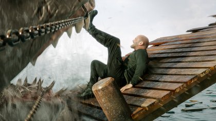 Irrer als „Crank 2“: Actionheld Jason Statham jagt Horror-Hai in „Meg 2 ...