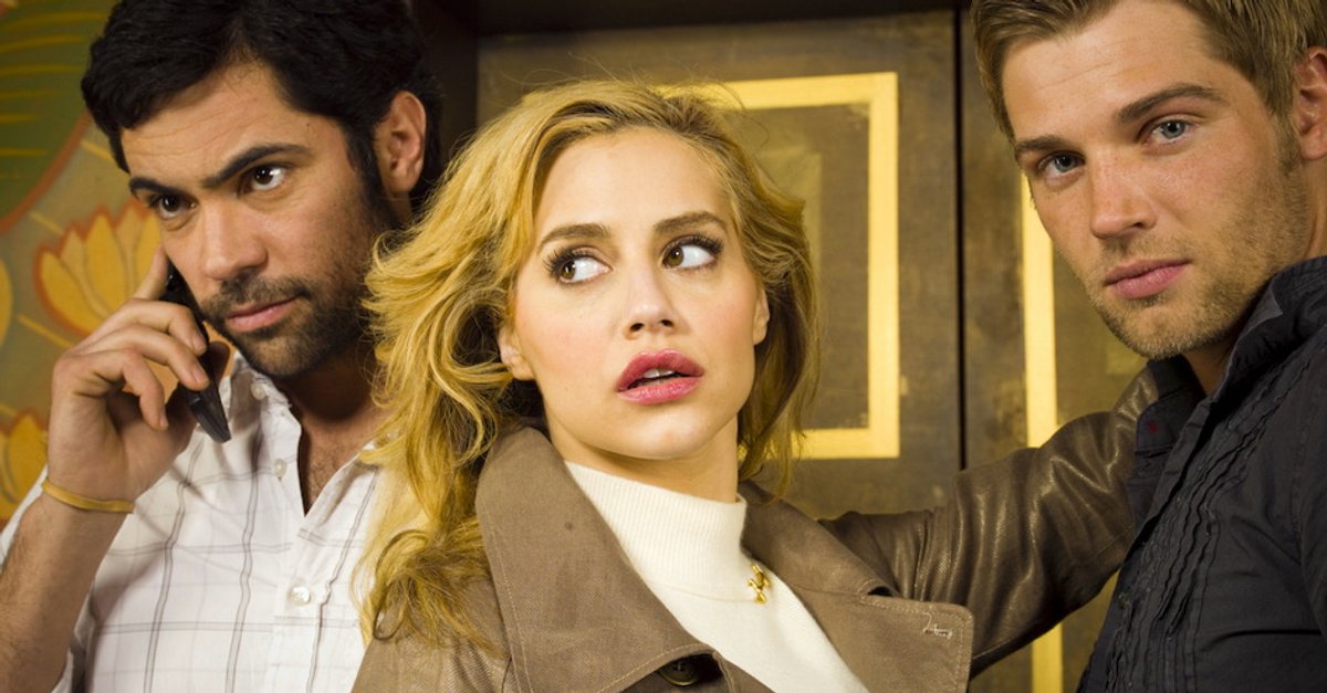 Across the Hall · Film 2009 · Trailer · Kritik