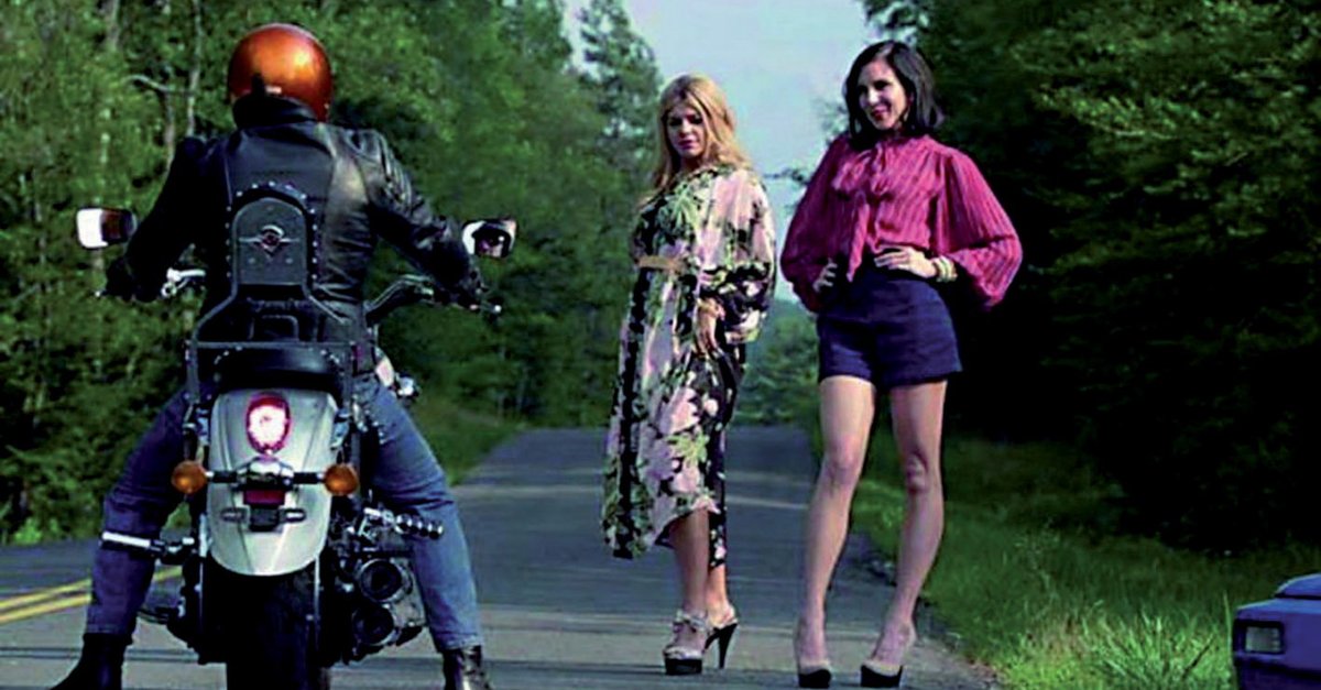 Ass Backwards · Film 2013 · Trailer · Kritik