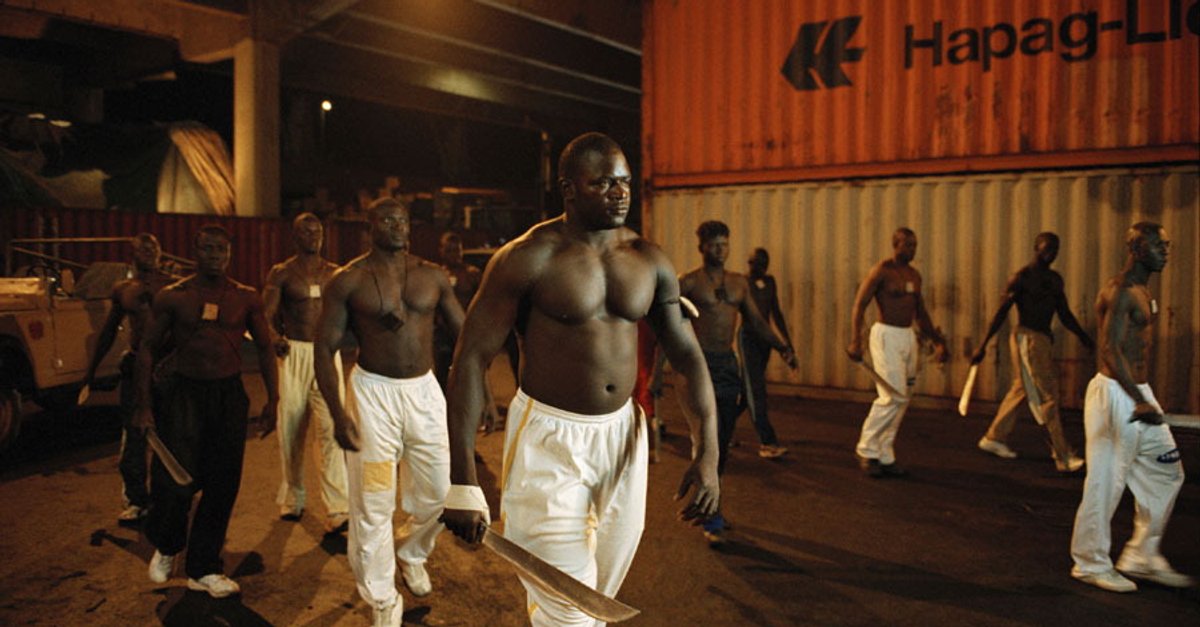 Black · Film 2011 · Trailer · Kritik