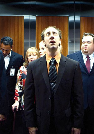 Elevator · Film 2011 · Trailer · Kritik