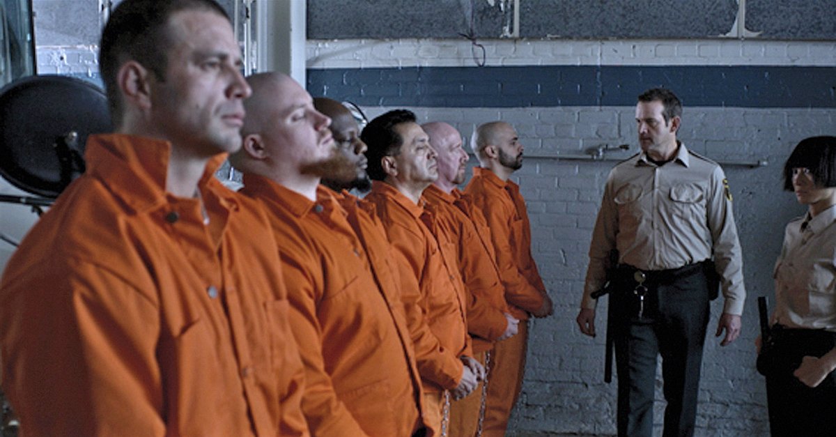 Locked Down · Film 2010 · Trailer · Kritik