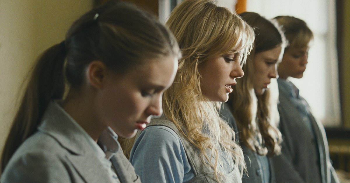 Tanner Hall · Film 2009 · Trailer · Kritik