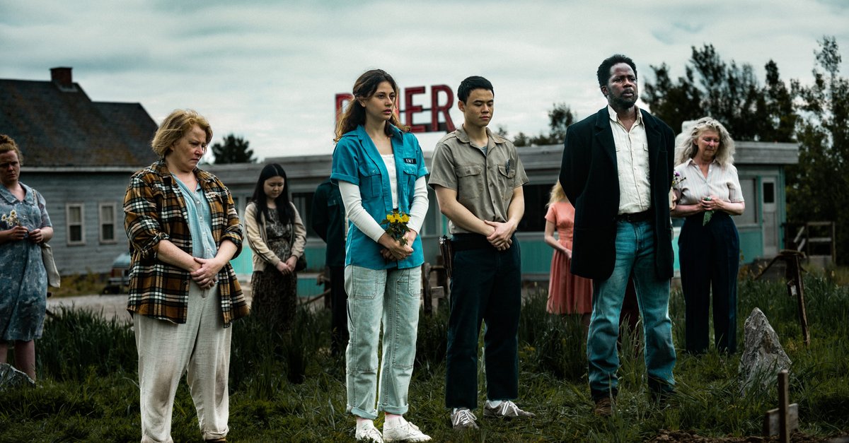 From · Serie im Stream online ansehen, alle Anbieter und News