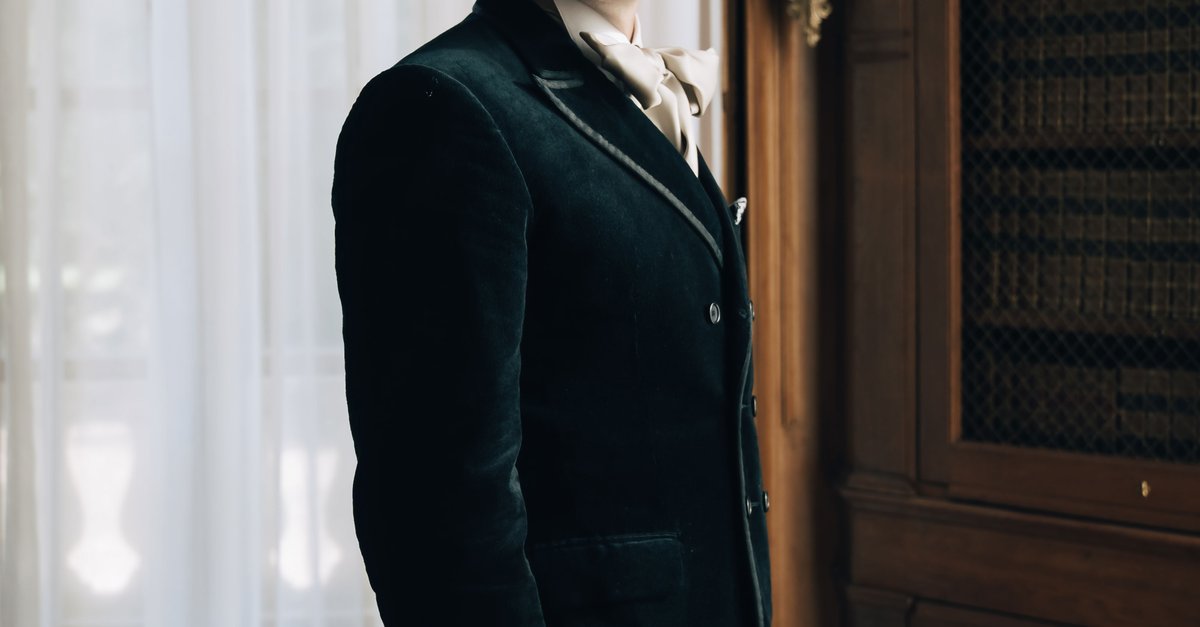 Becoming Karl Lagerfeld · Serie im Stream online ansehen, alle Anbieter ...