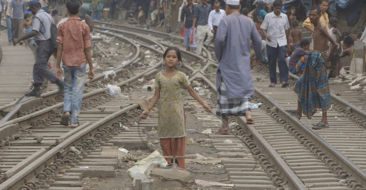 The Human Scale · Film 2013 · Trailer · Kritik