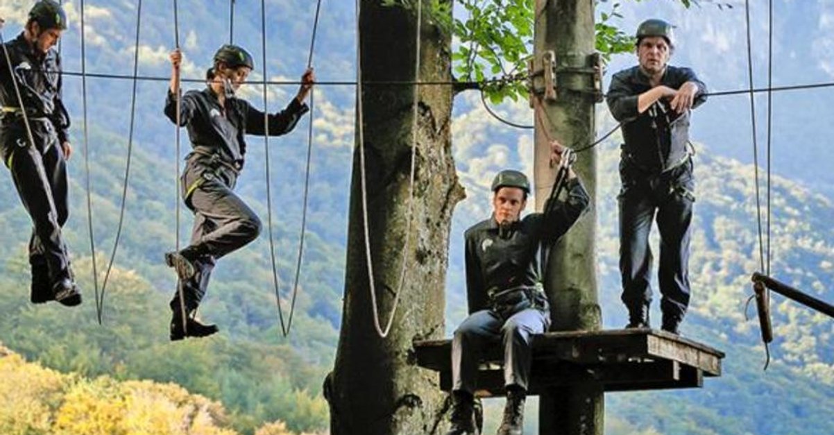 Outside the Box · Film 2015 · Trailer · Kritik