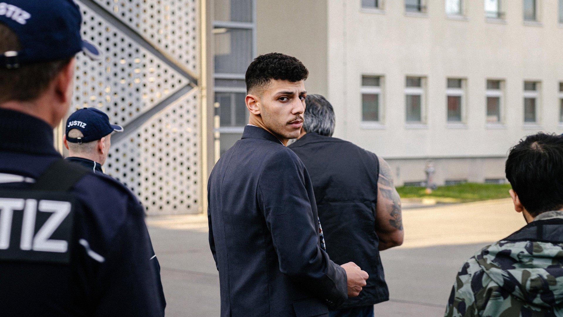 Asbest · Serie im Stream online ansehen, alle Anbieter und News