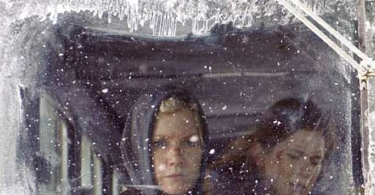 Snowmageddon · Film 2011 · Trailer · Kritik