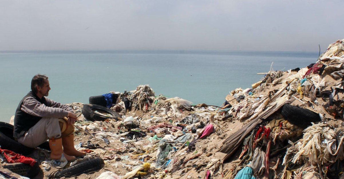 Trashed · Film 2013 · Trailer · Kritik