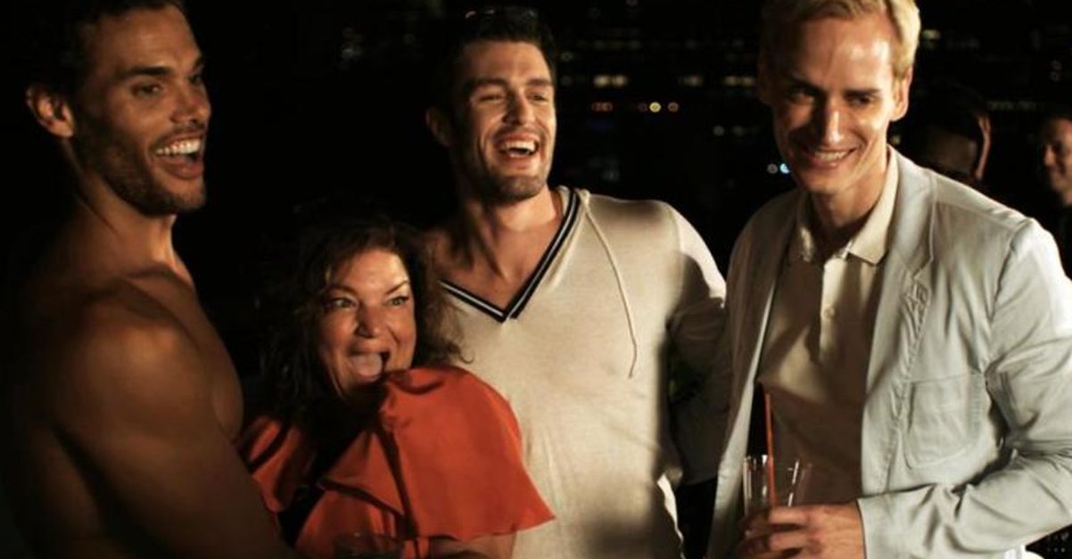 Violet Tendencies · Film 2010 · Trailer · Kritik